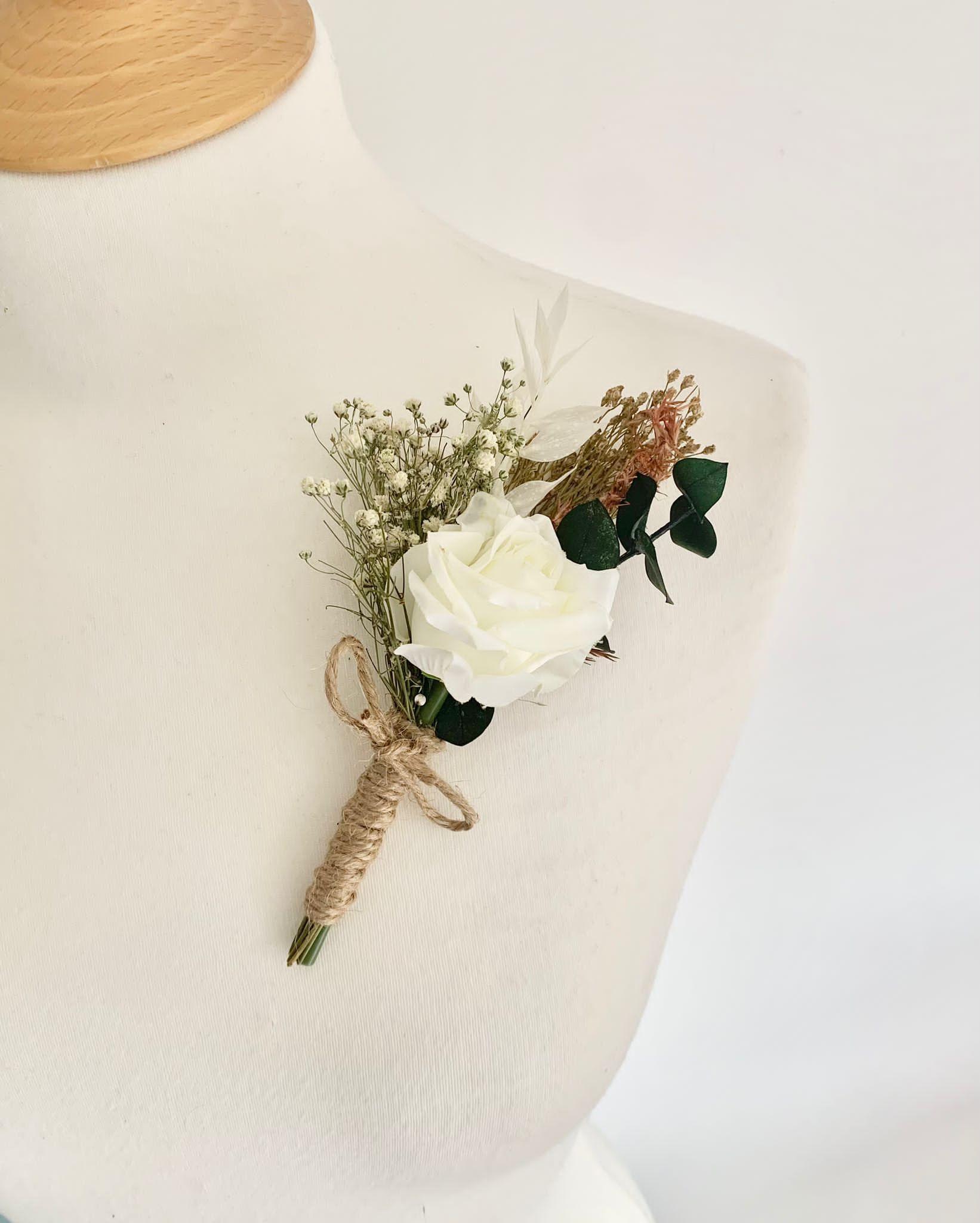 dried buttonhole flowers